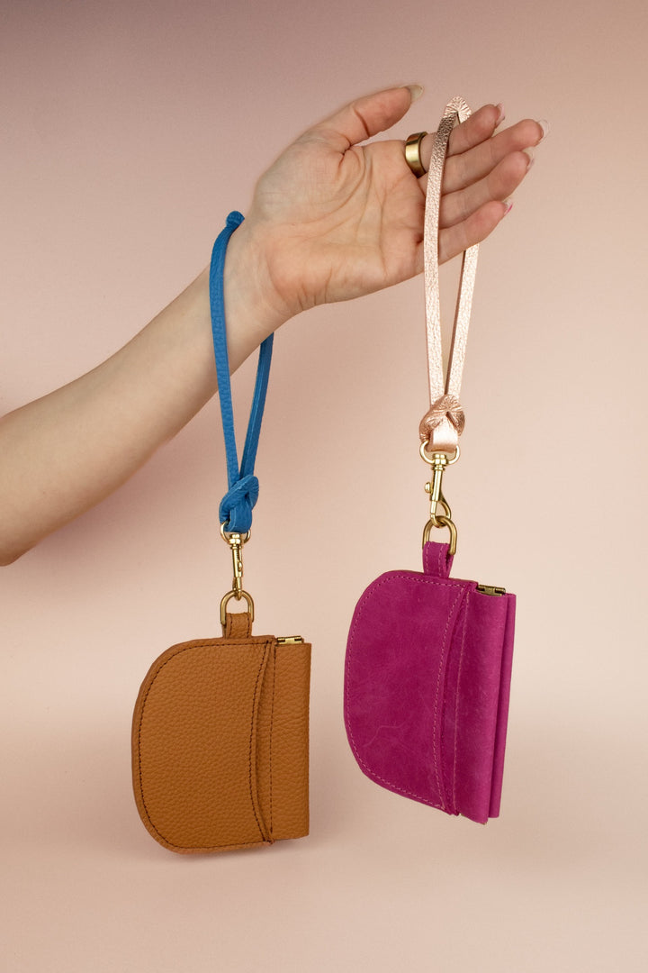 The Knot Keychain: A Leather Wristlet Keychain in Olive – Cold Gold