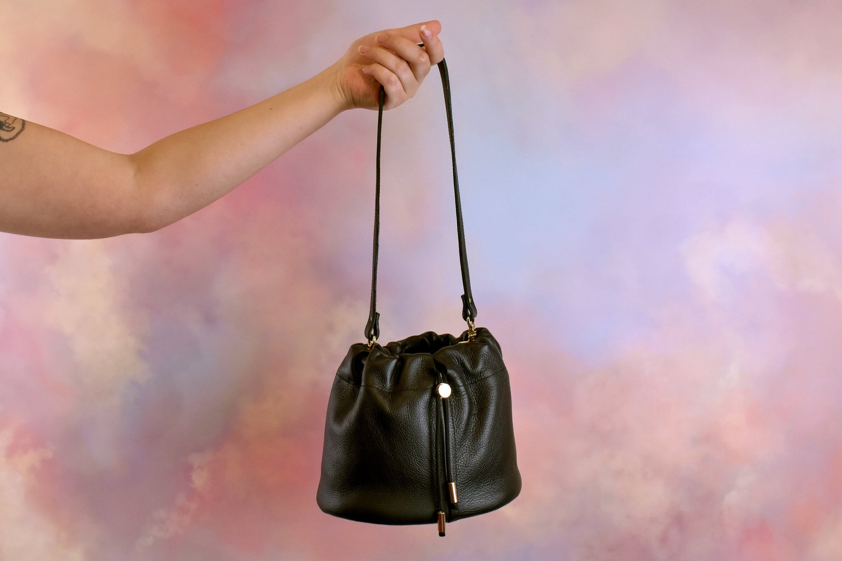The Duo Bag: A Leather Bucket Bag in Black – Cold Gold